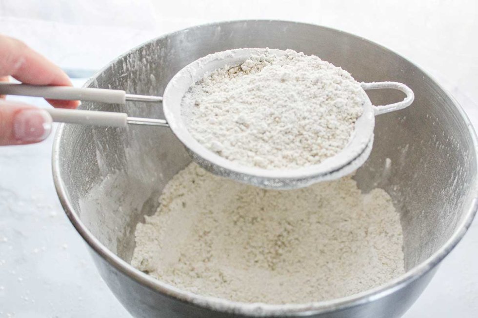 DIY Body Powder Recipe with Essential Oils for Safe Skin Care