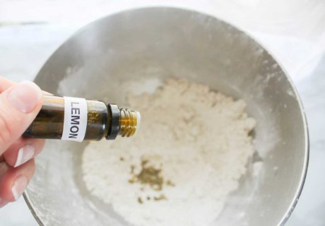 DIY Body Powder Recipe with Essential Oils for Safe Skin Care