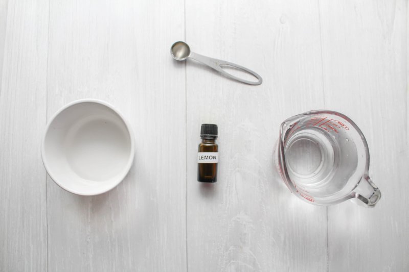 Non-Toxic Glass Cleaner With Essential Oils for Sparkling Windows