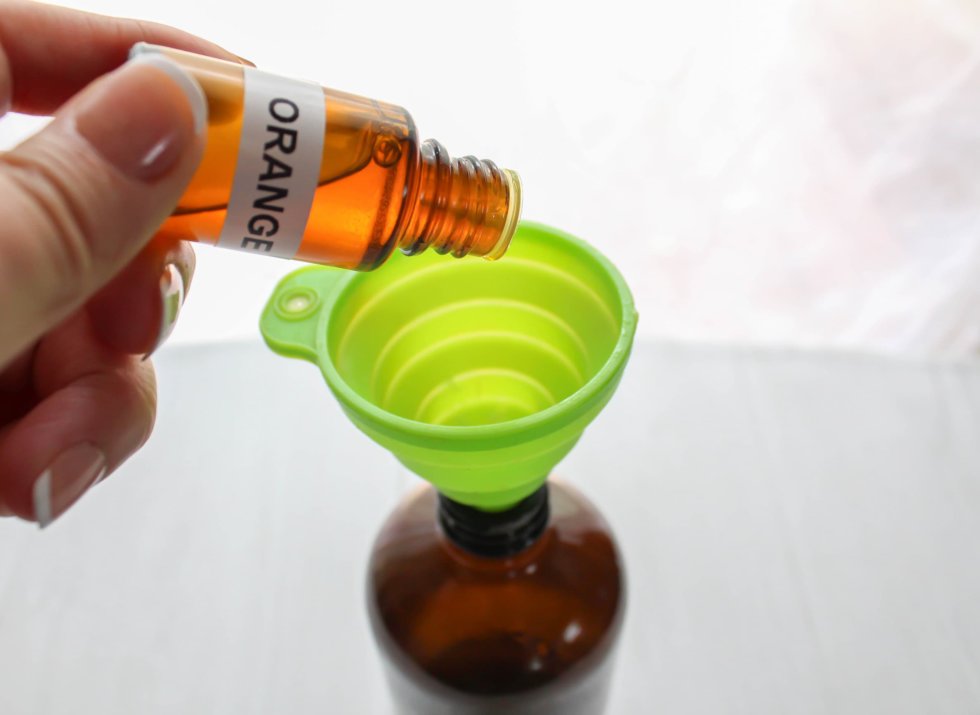 Non-Toxic Glass Cleaner With Essential Oils for Sparkling Windows