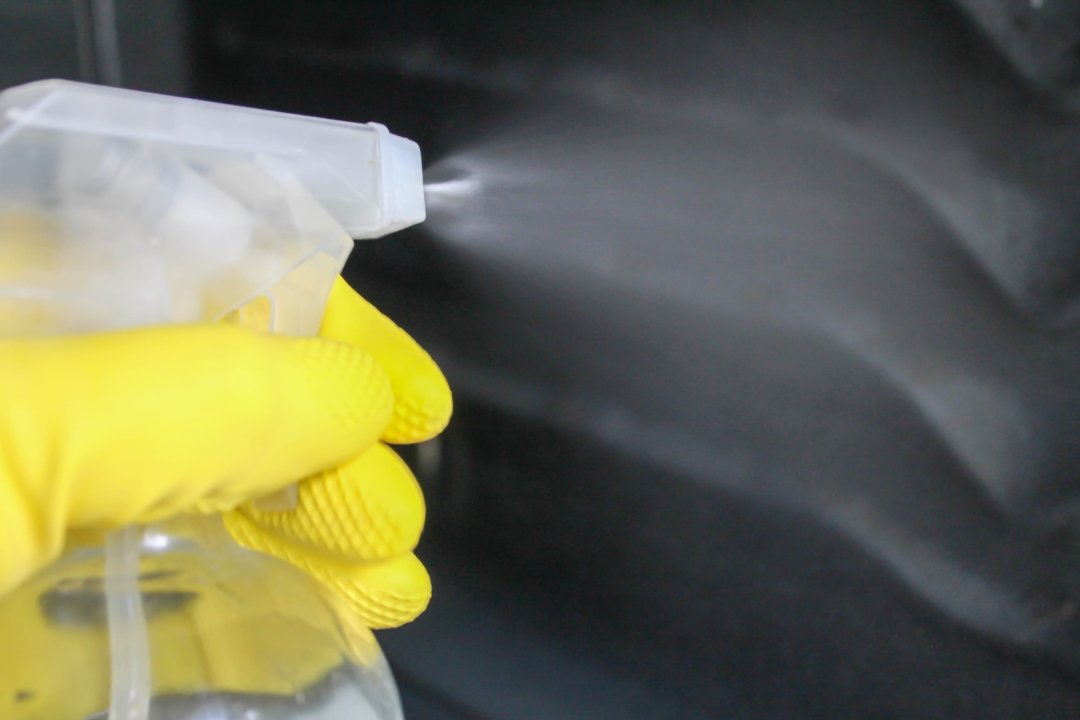 Homemade Oven Cleaner with Natural Ingredients & Essential Oils