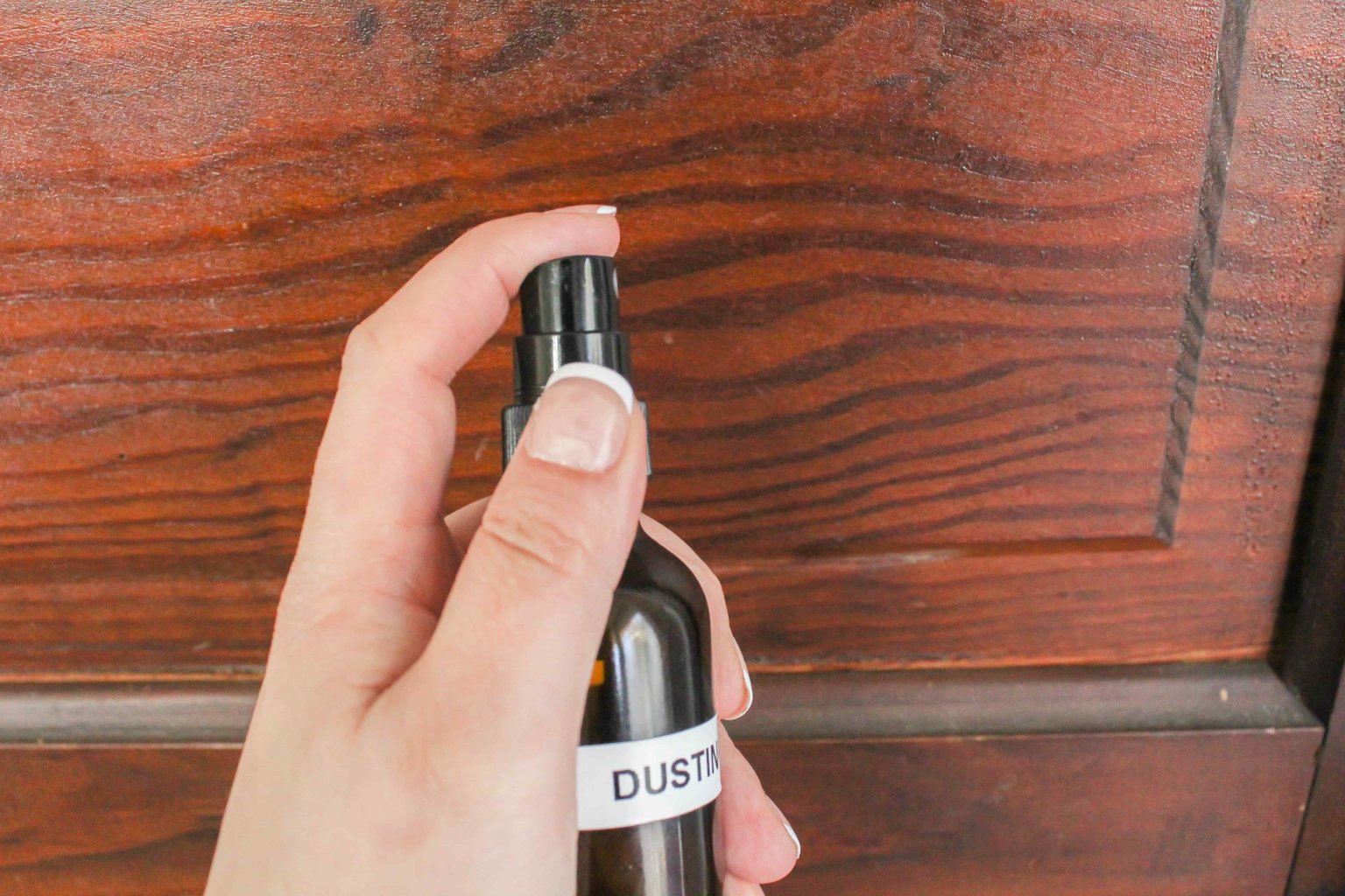 DIY Dusting Spray for Wood With Essential Oils